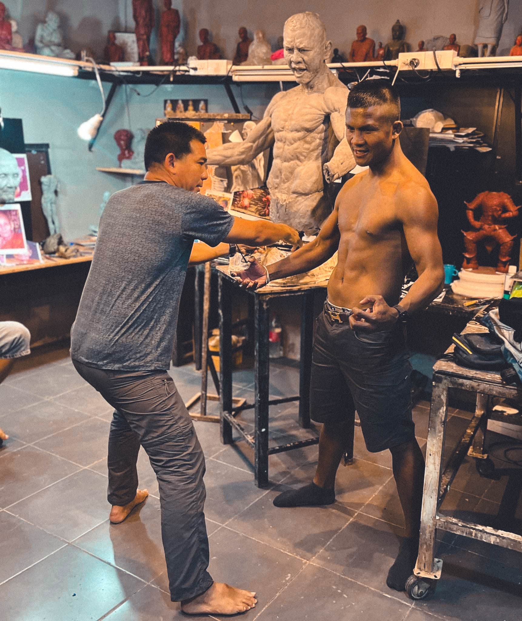 Buakaw Statue: Figure Sculpture of a Muay Thai Legend | SculptureSense